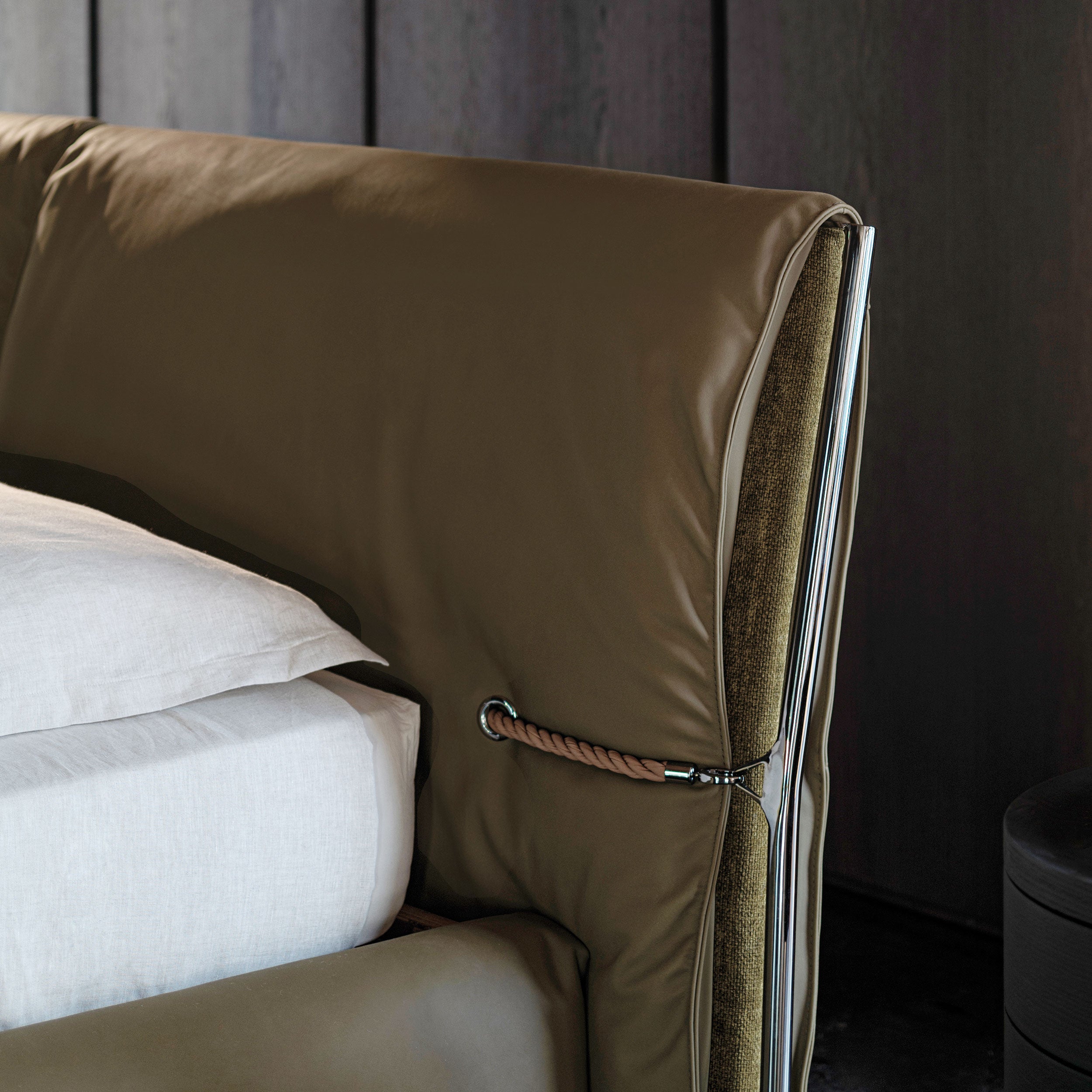 Cierre Belt Bed – Spencer Interiors
