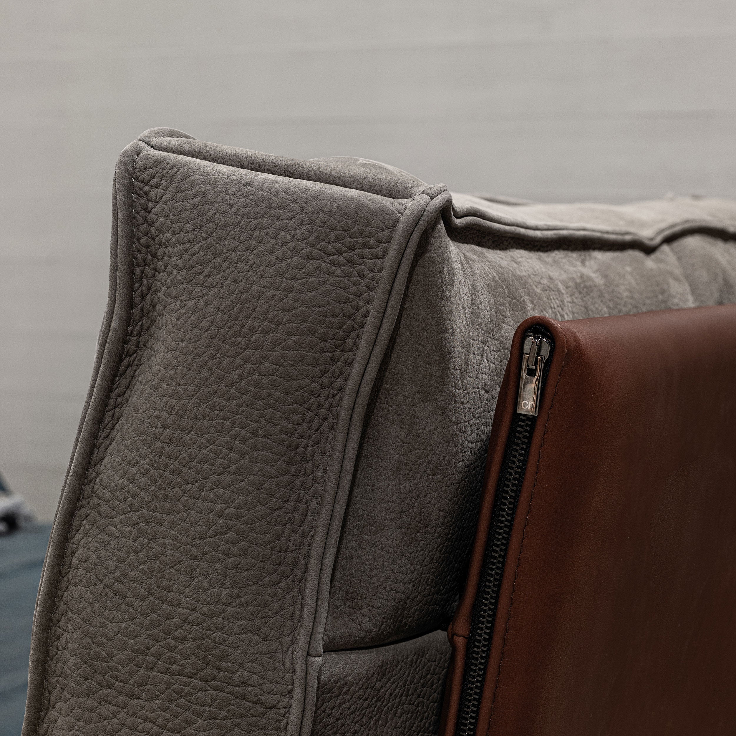 Cierre, Divine Leather Bed – Spencer Interiors