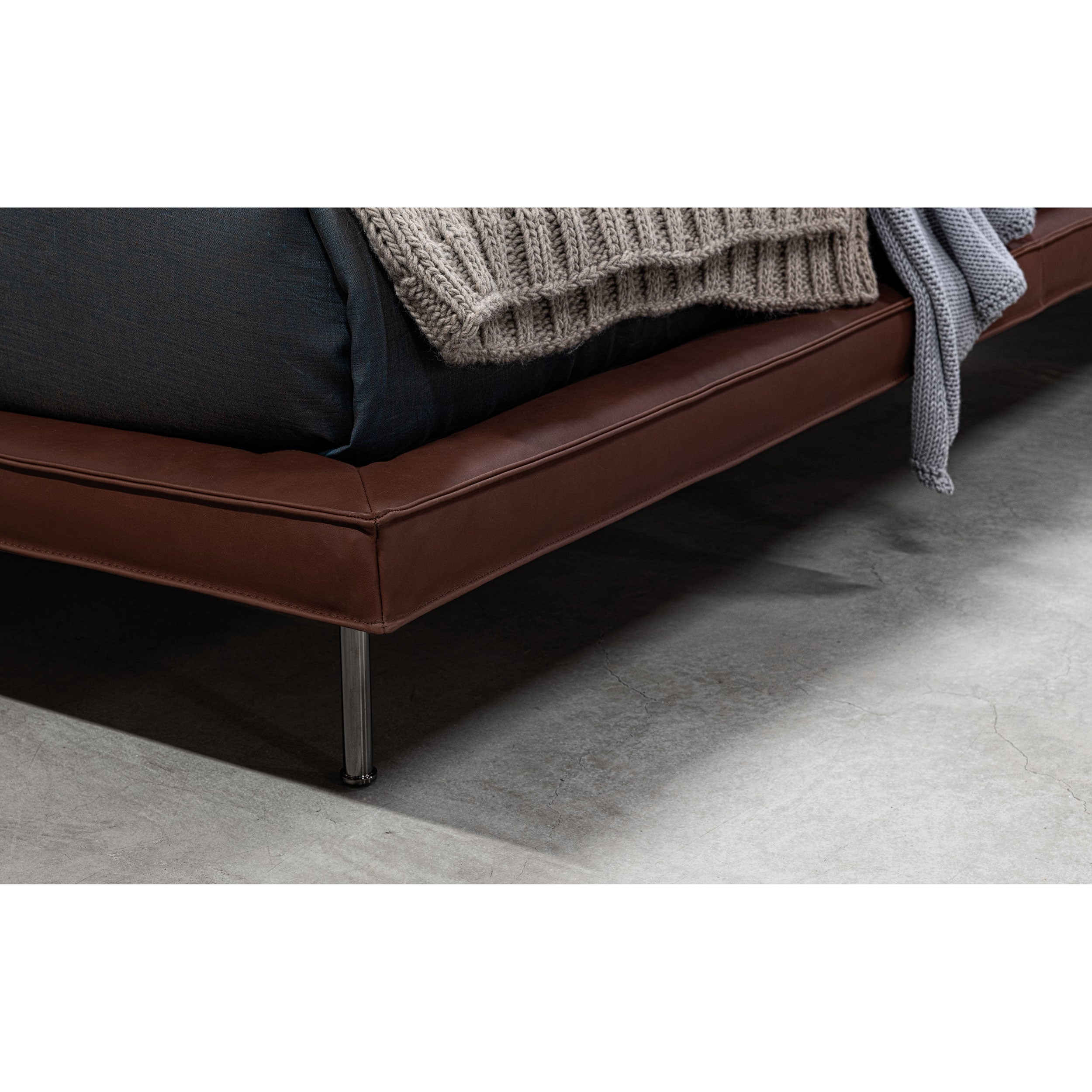 Cierre, Divine Leather Bed – Spencer Interiors