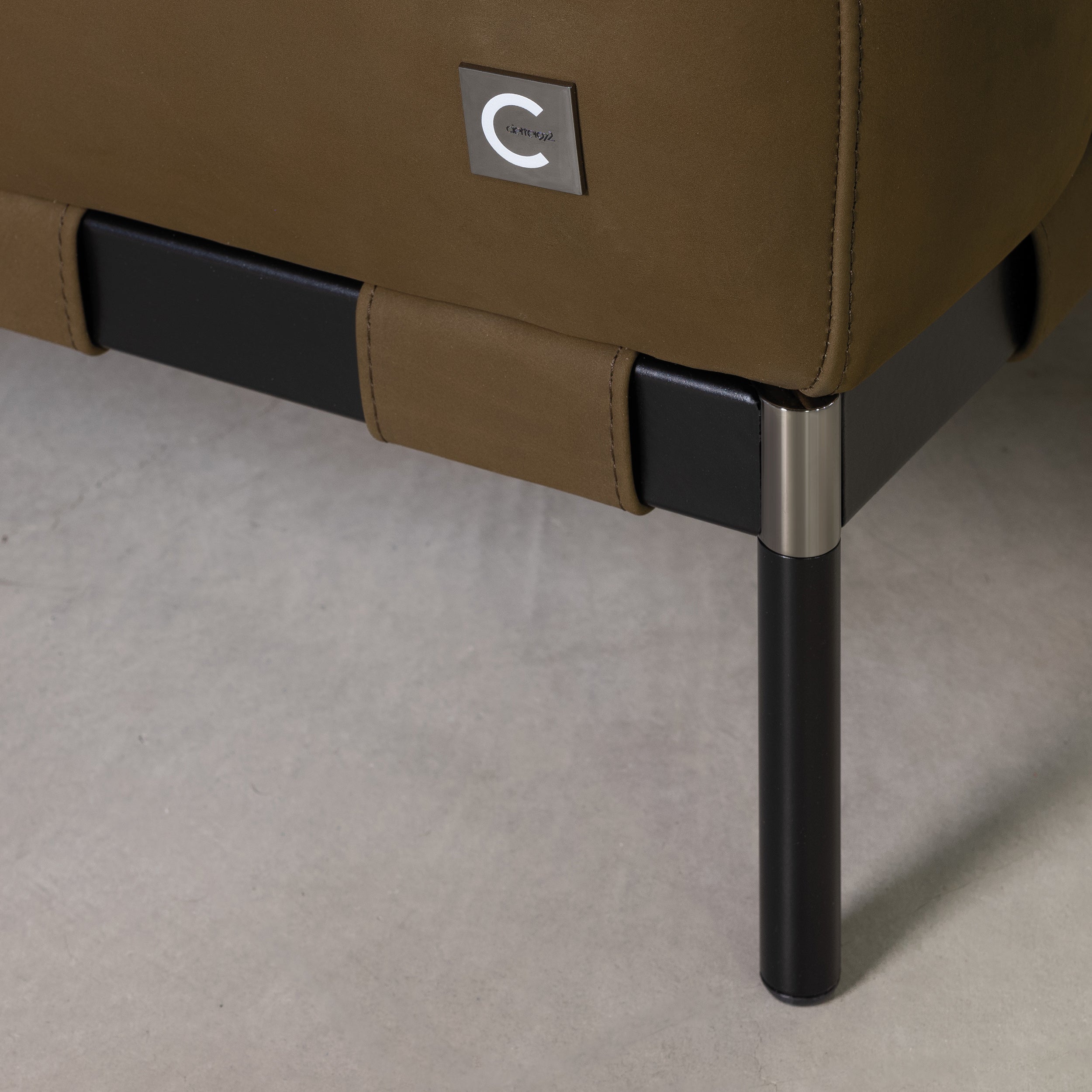 Cierre Oscar Sofa – Spencer Interiors