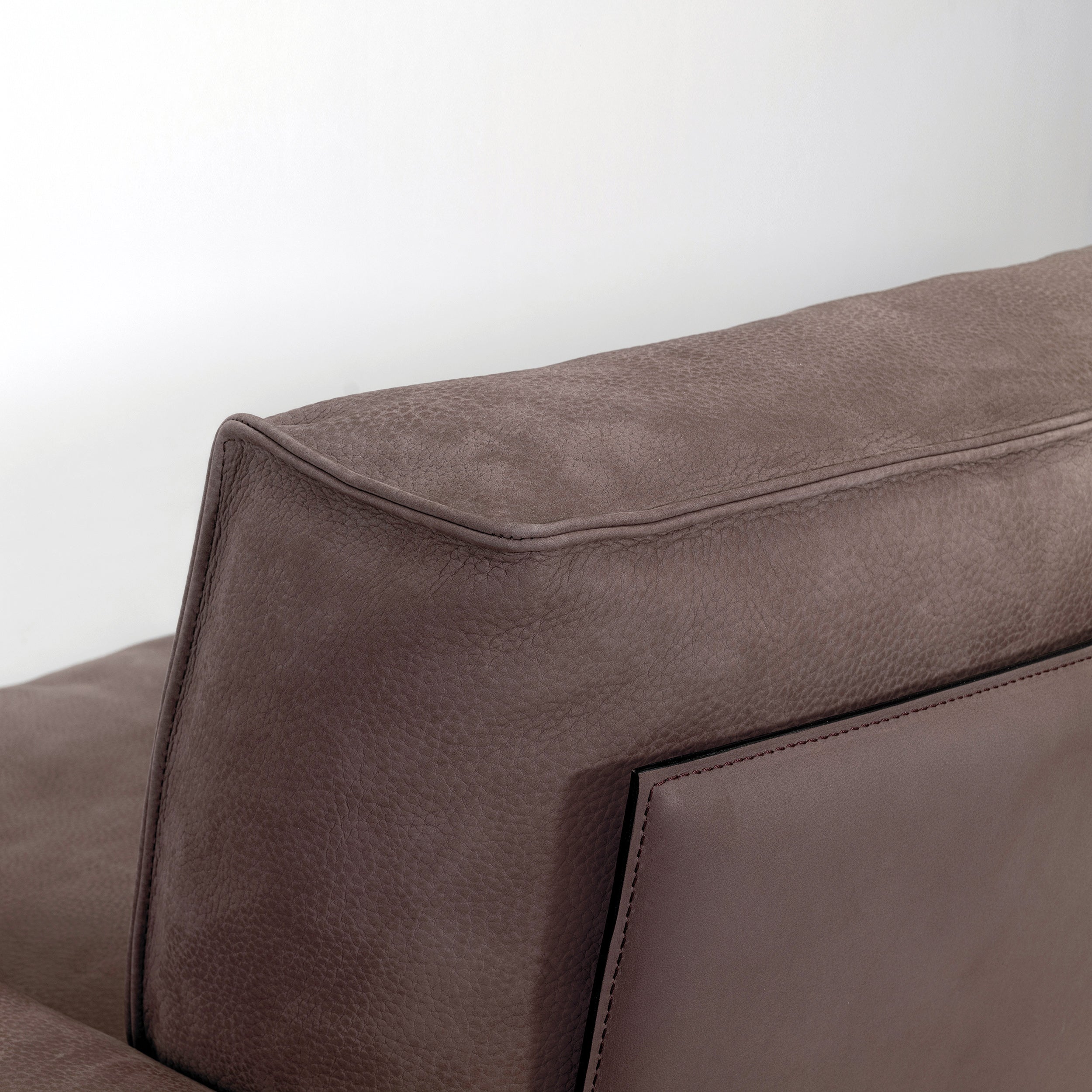 Cierre Vogue Sofa 243 in Soffio Leather - made in Italy – Spencer Interiors