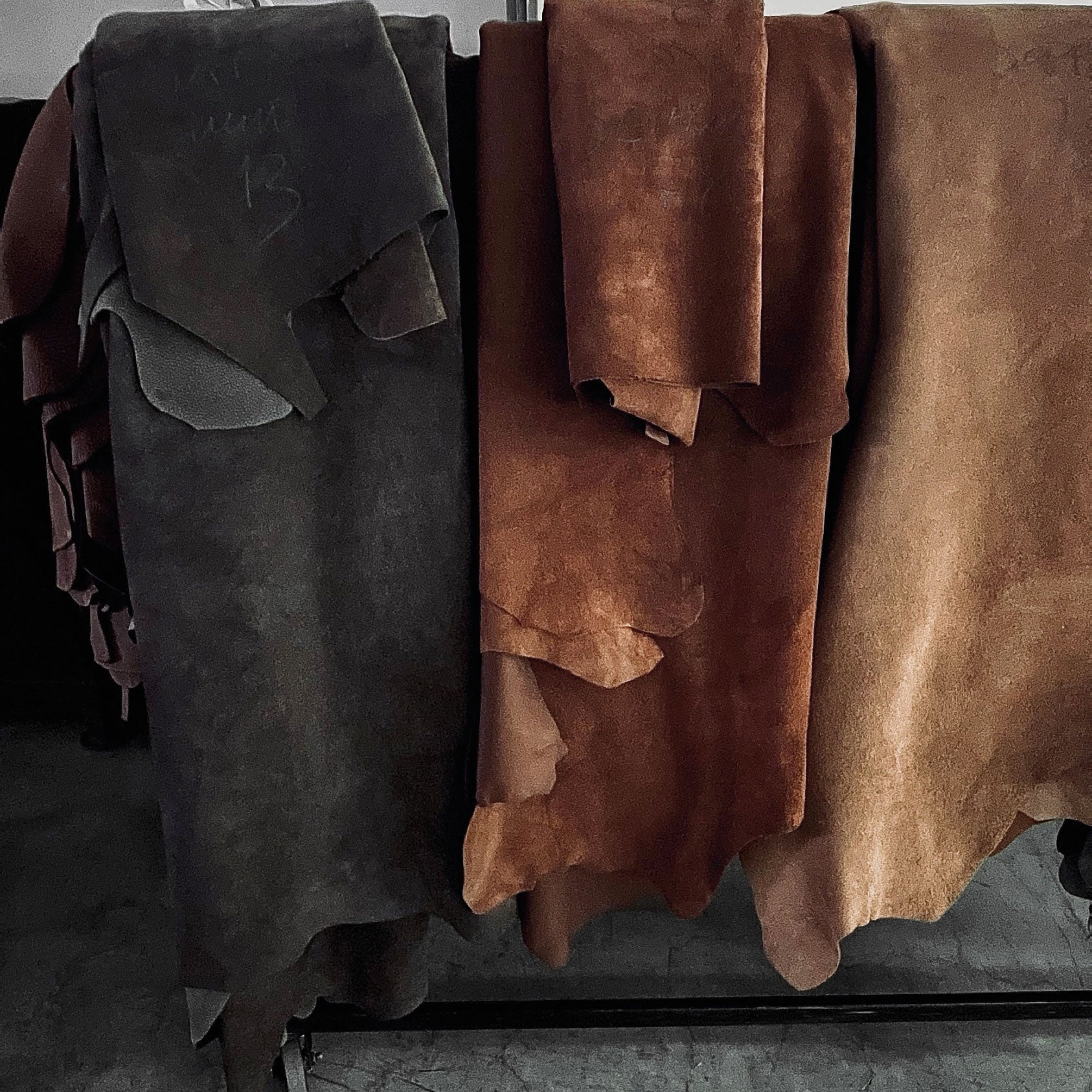 Cierre, Divine Leather Bed – Spencer Interiors