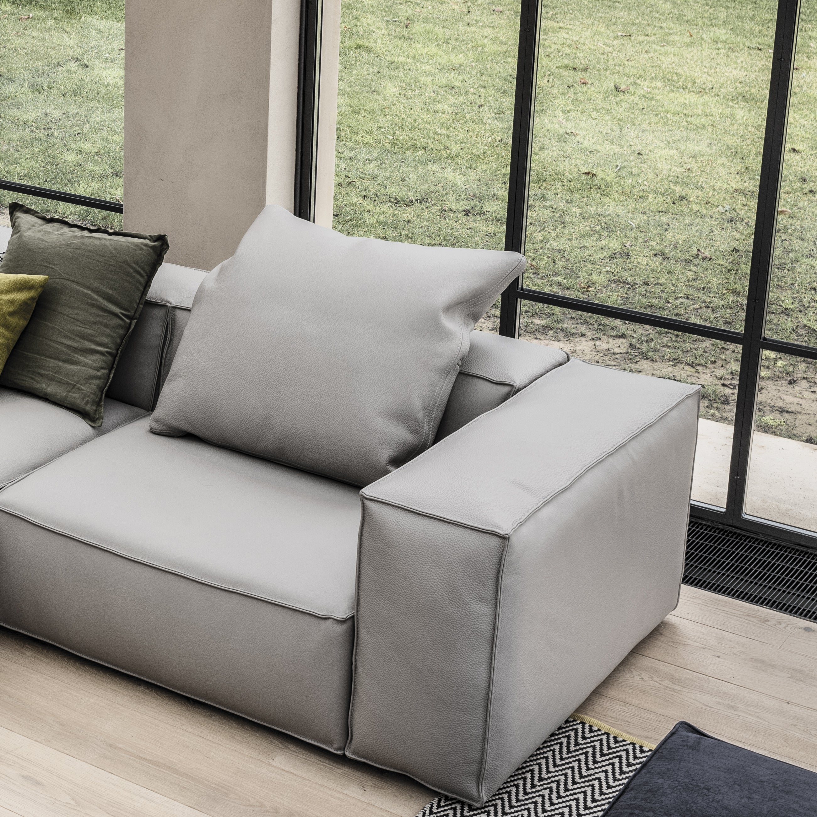 Cierre Season Sectional in Leather - made in Italy – Spencer Interiors
