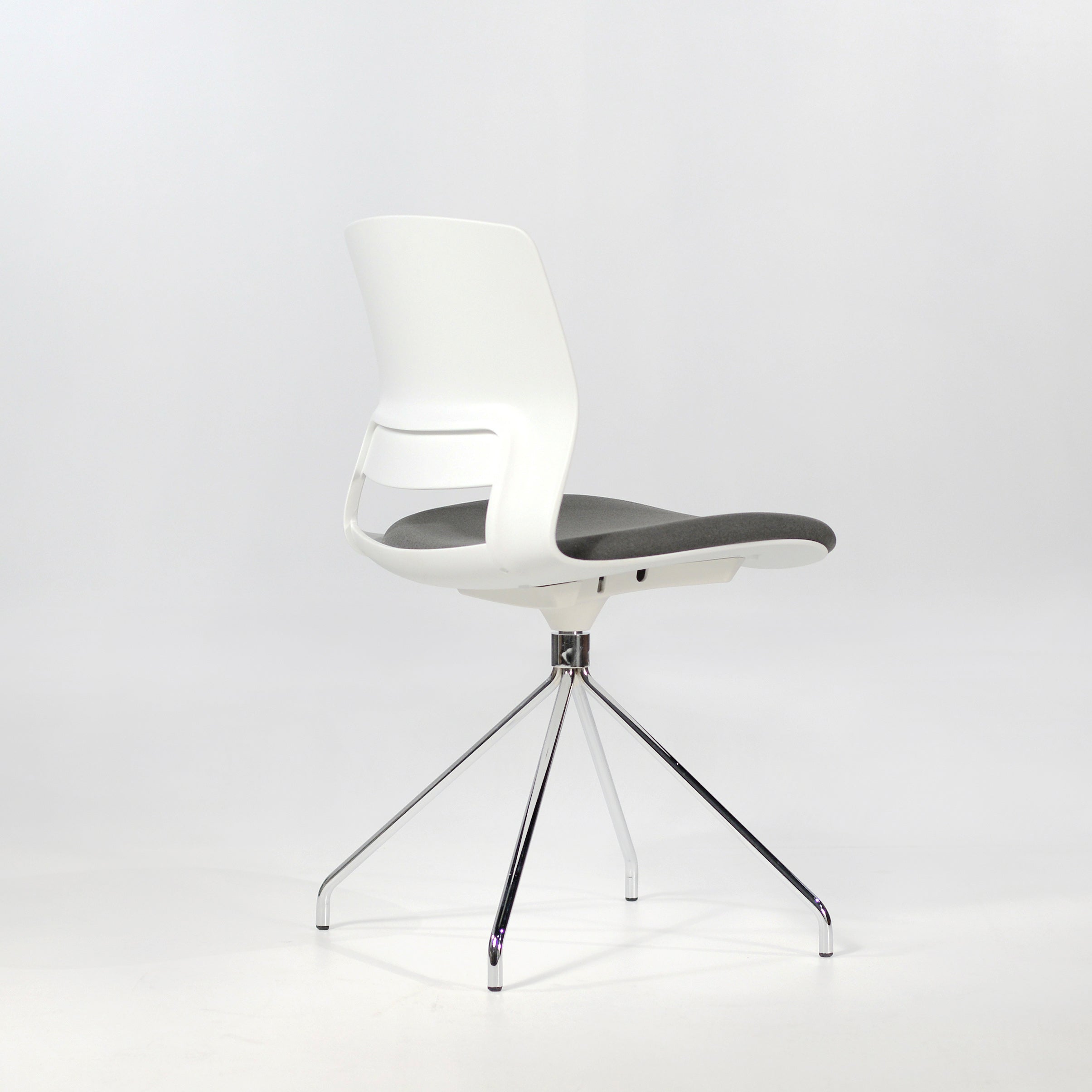 Ofifran Easy Chair in White – Spencer Interiors